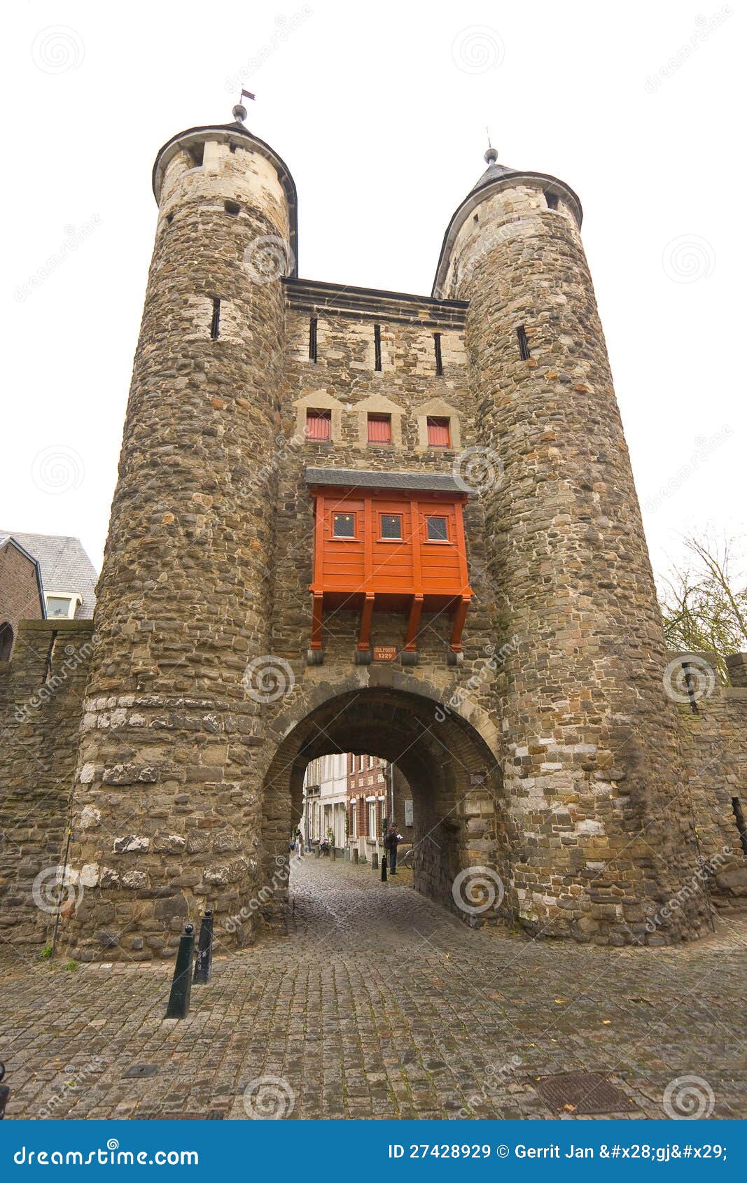 13th Century Gate and Walls Stock Image - Image of knight, crenel: 27428929