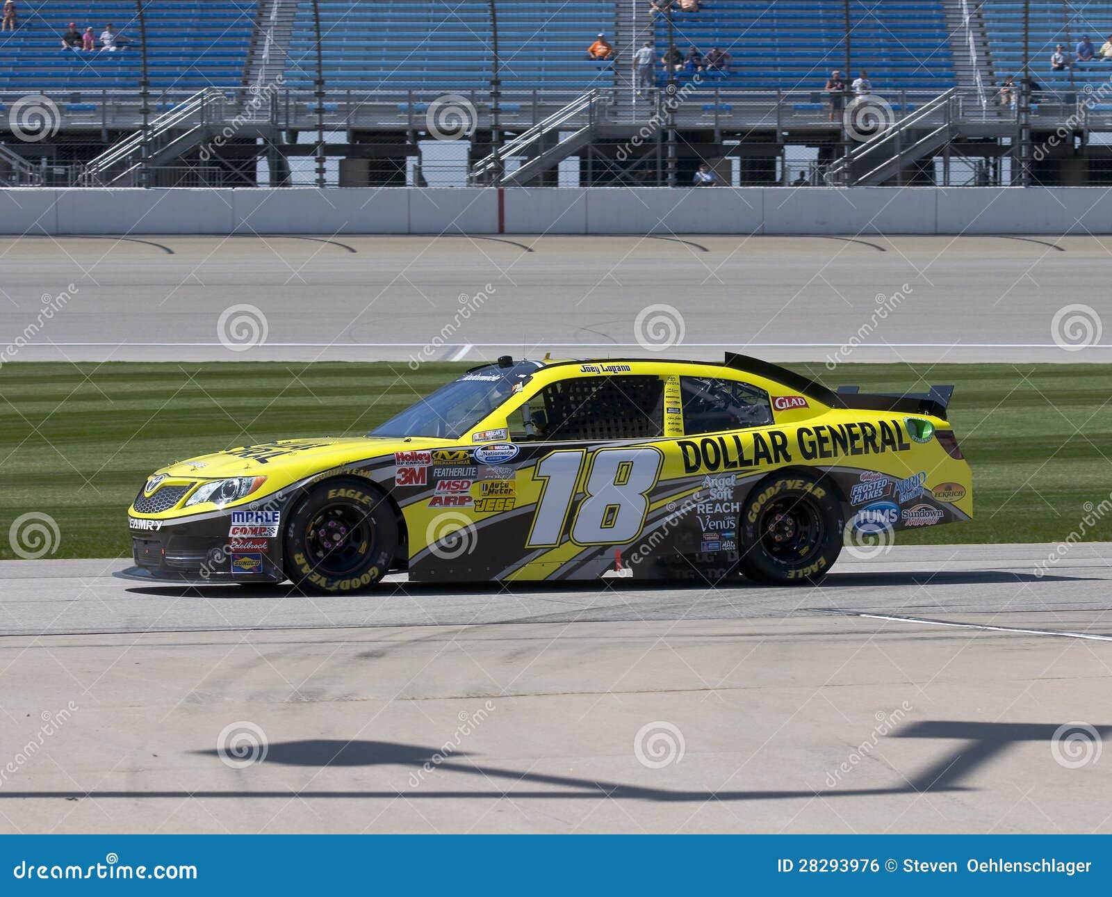 #18 Kyle Busch editorial photo. Image of nascar, auto - 28293976