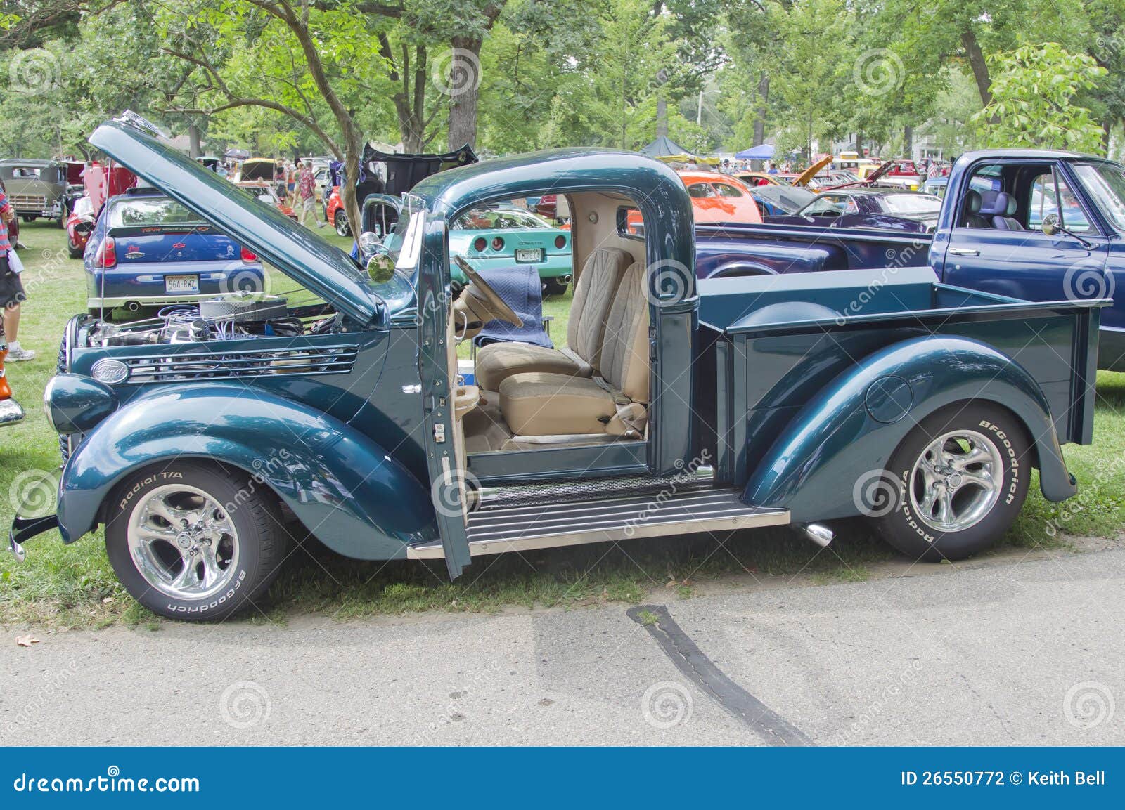 1938 Ford Pickup side view editorial photography. Image of cruise ...