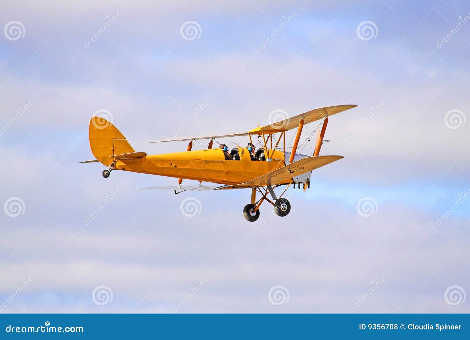 1942 Yellow DH82 Tiger Moth Bi-plane Stock Photo - Image of propeller ...