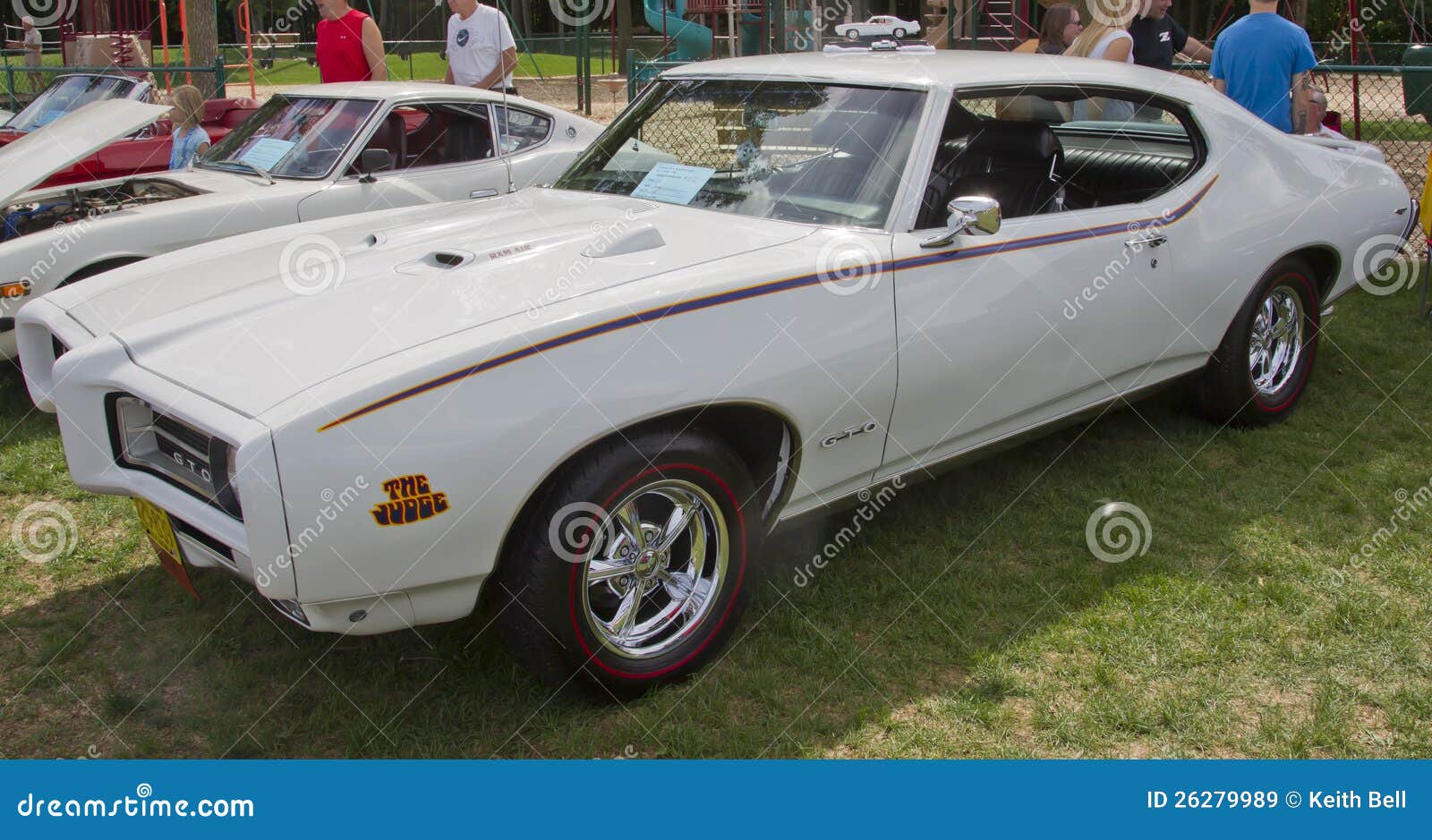 1969 Pontiac GTO side view editorial stock image. Image of white - 26279989
