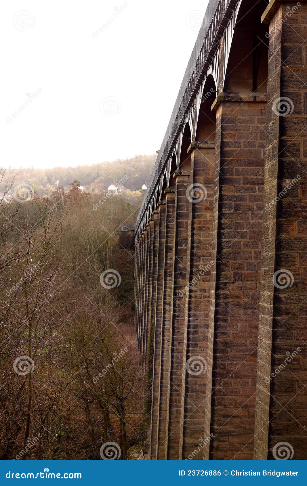 2 akwedukt zdjęcie stock. Obraz złożonej z landmark, most - 23726886