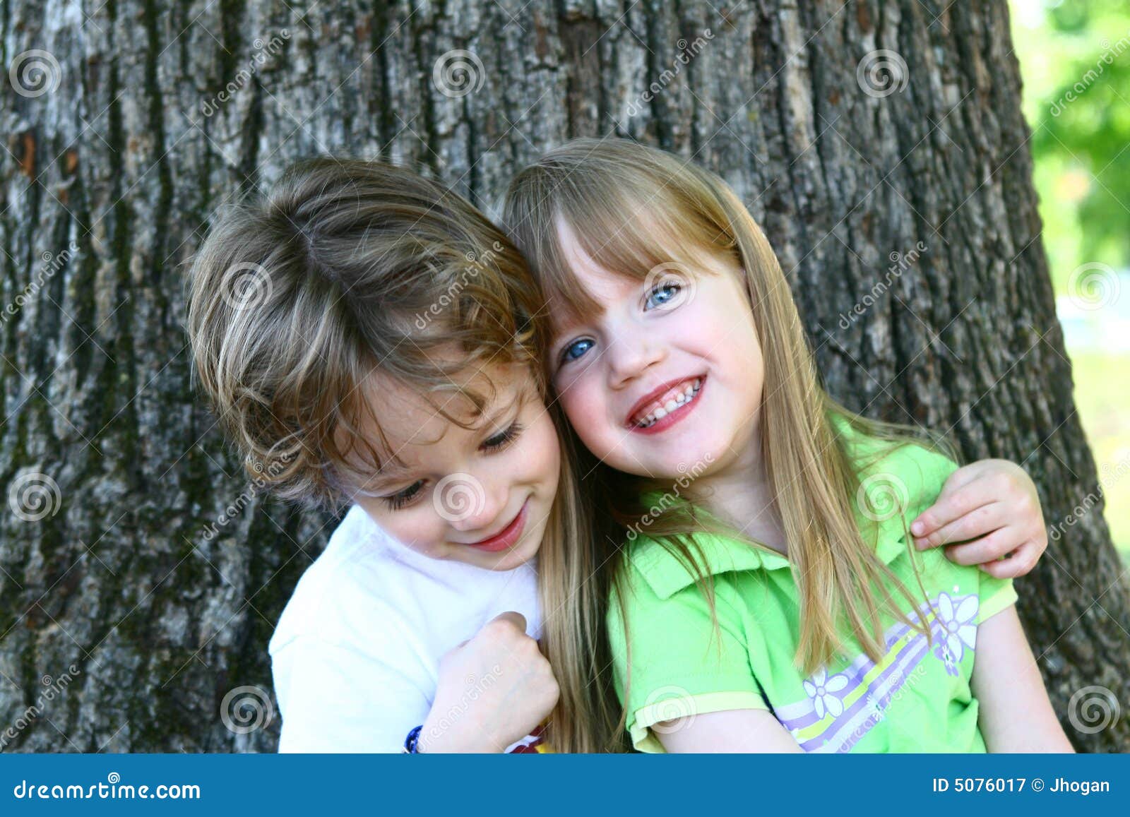 2 Children Discovering Nature Stock Image - Image of open, doors: 5076017