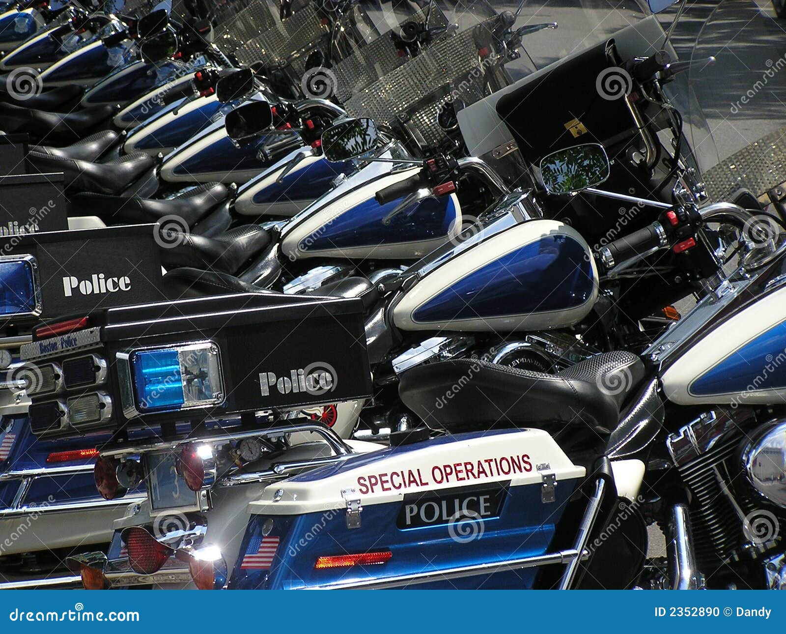 2 Cirkuleringar Motor Polis Arkivfoto - Bild av parkera, gata: 2352890