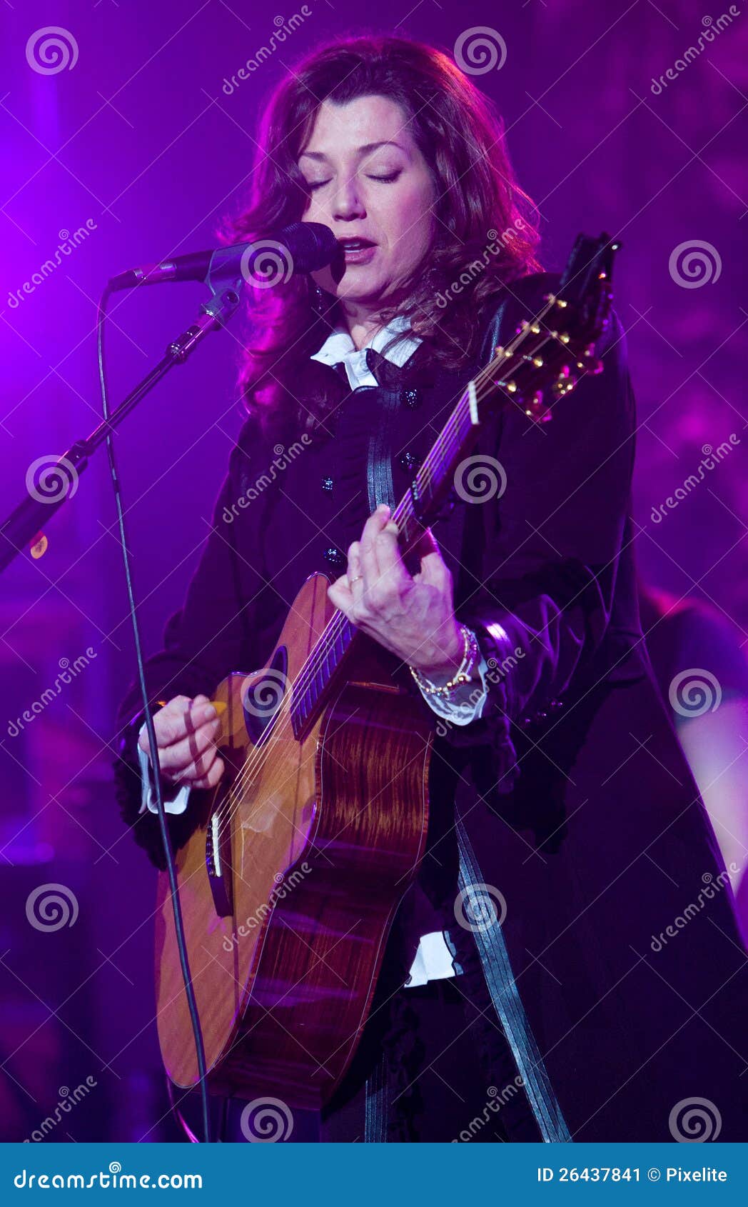 2 Friends Tour editorial photo. Image of stage, worship - 26437841