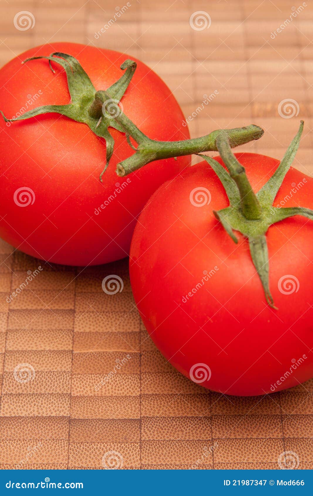 2 Tomaten 2 stock image. Image of number, stalk, tomatoes - 21987347