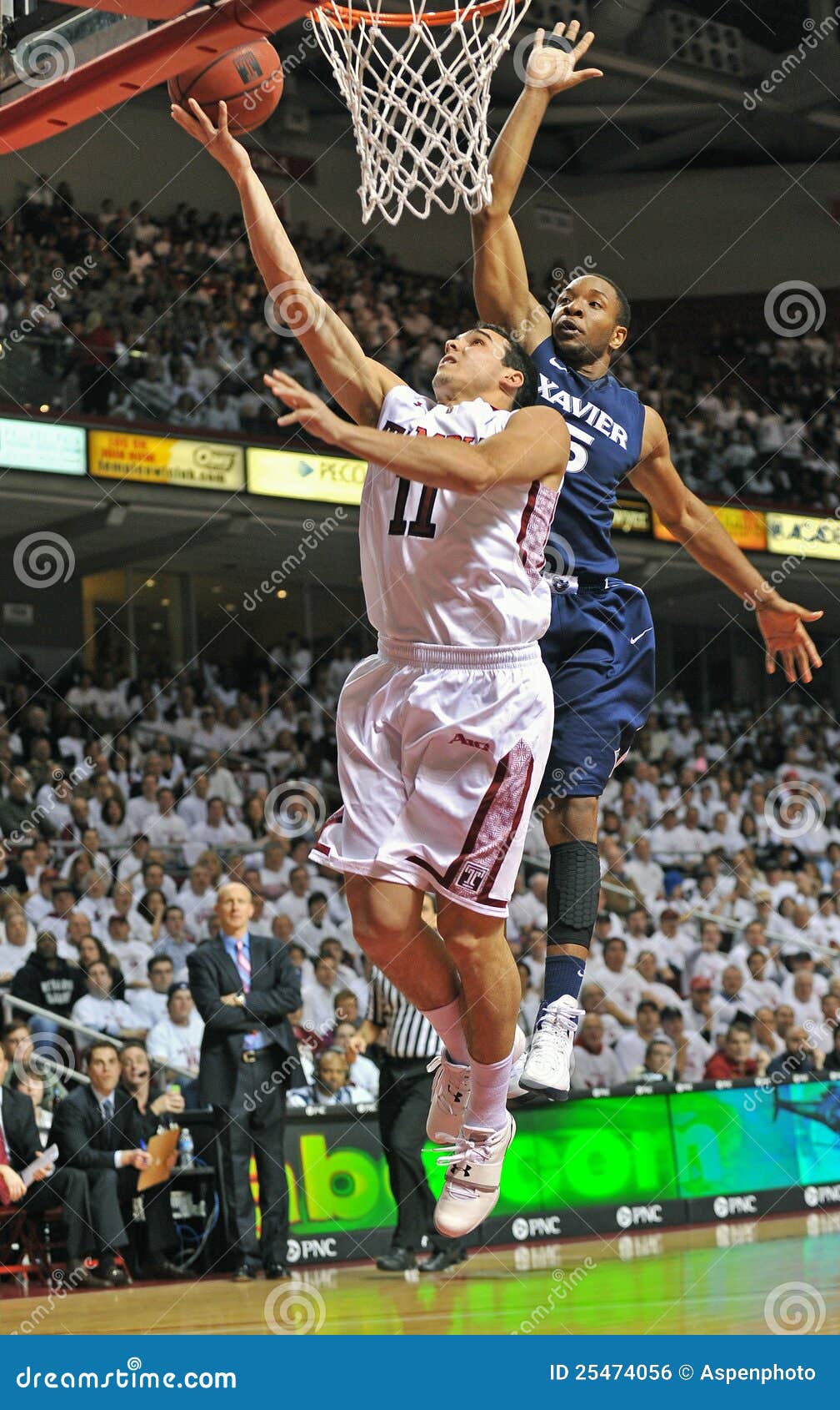 2011-12 NCAA Basketball Action Editorial Photo - Image of shot, effort ...