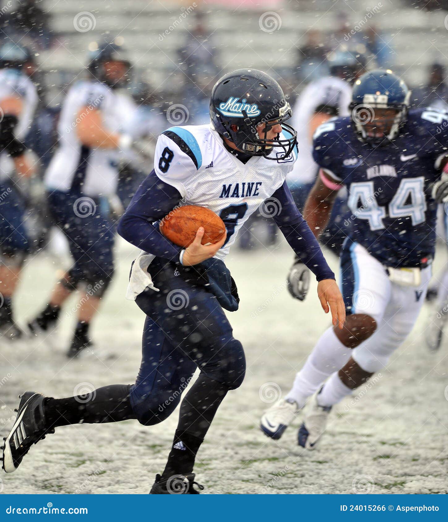 2011 NCAA Football - QB Scramble in the Snow Editorial Photo - Image of ...