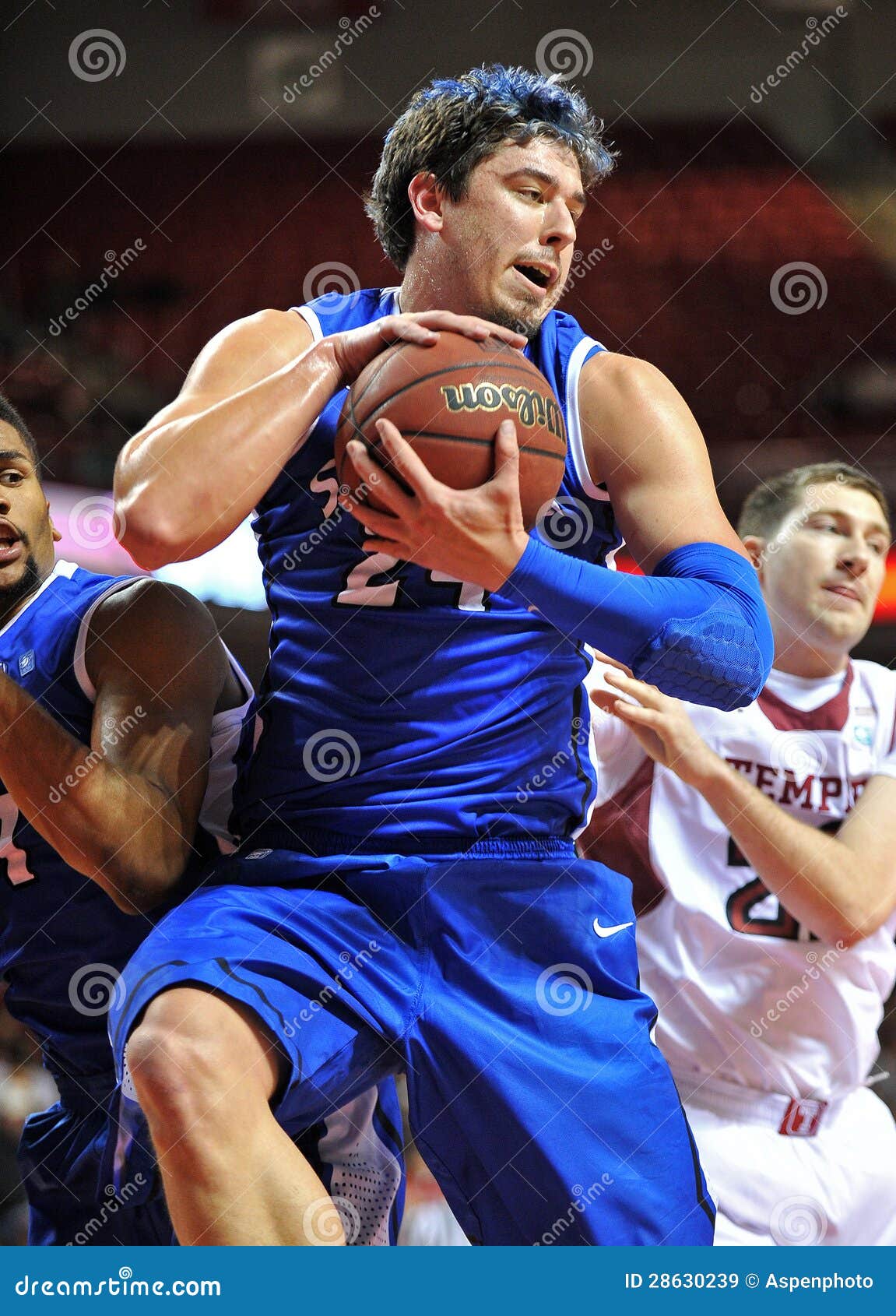 2013 Baloncesto Del NCAA - Rebote Imagen de archivo editorial - Imagen ...