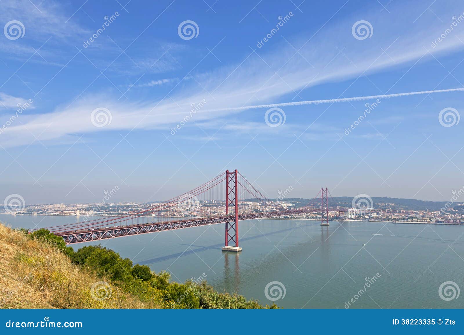 25 De Abril Bridge in Lisbon Stock Image - Image of ponte, landmark ...