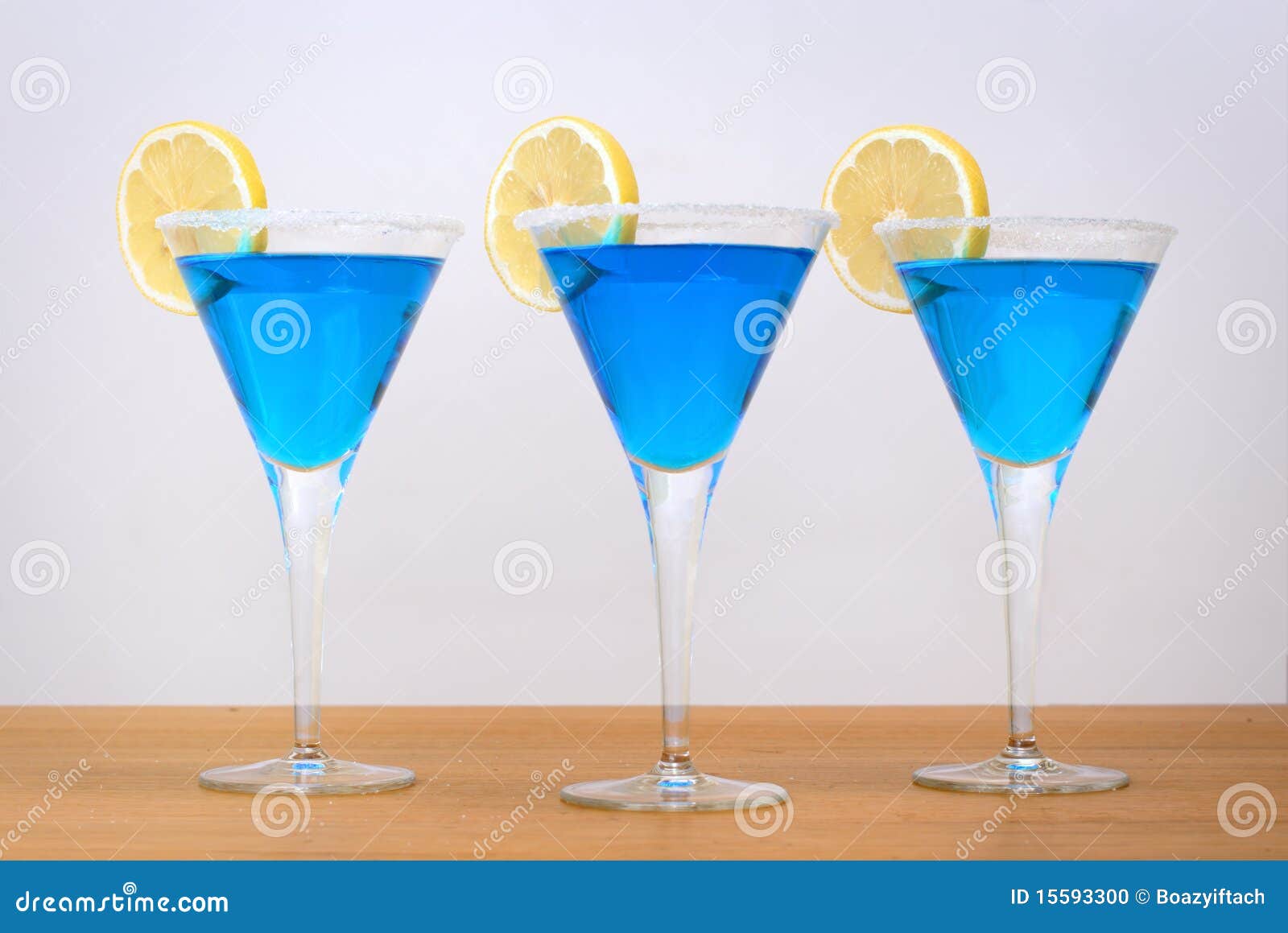 3 cocteles azules foto de archivo. Imagen de cocteles - 15593300