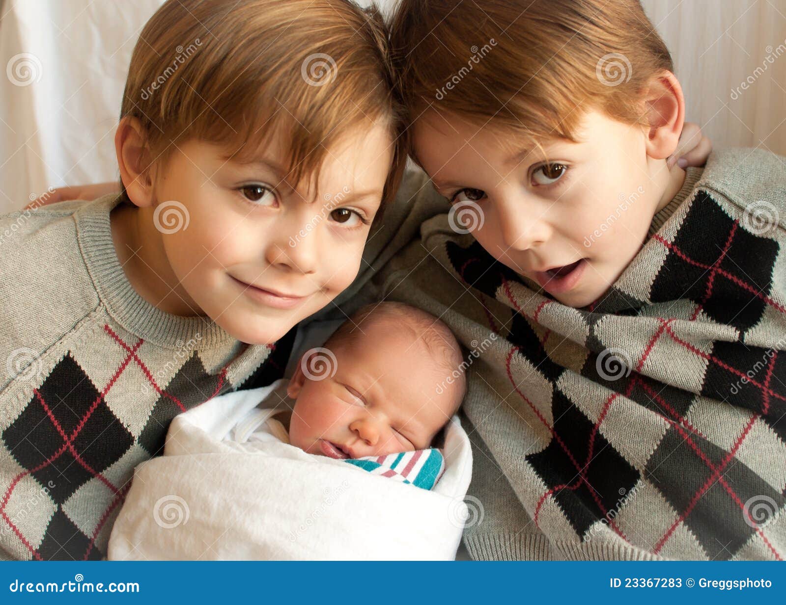 3 hermanos imagen de archivo. Imagen de bebé, newborn - 23367283