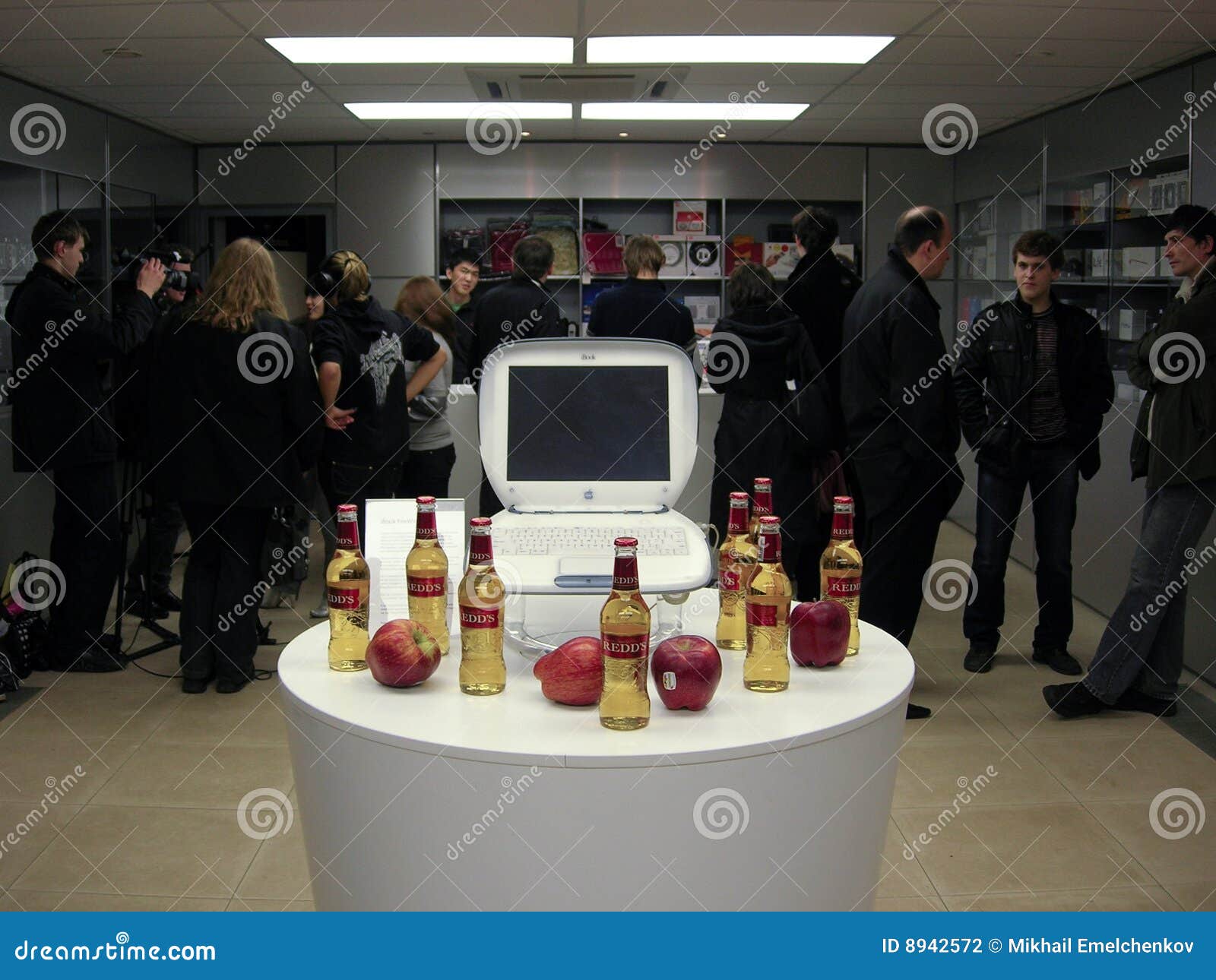 33rd Anniversary Apple -- Mac User Group Meeting Editorial Photography ...