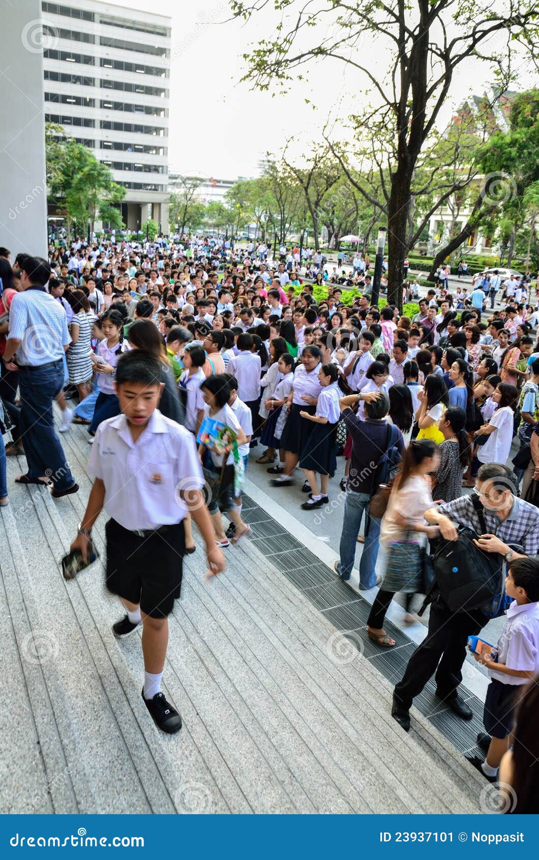 4,200 Student Waiting for Entrance Exam Editorial Photo - Image of ...