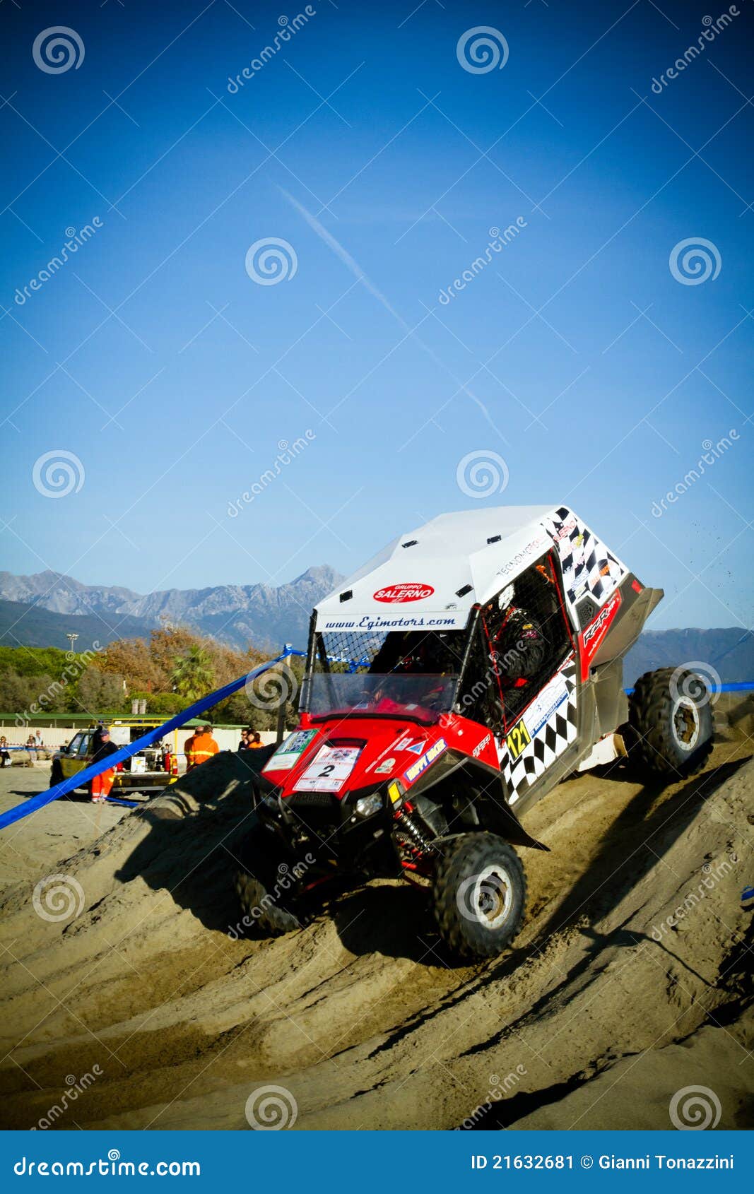 4x4 racing on the beach editorial photo. Image of blur - 21632681