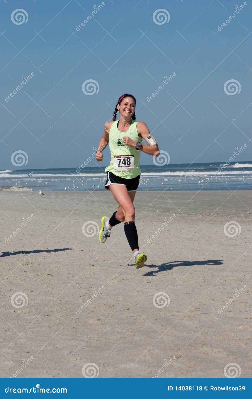 5 & 10 Mile Winter Beach Run Editorial Stock Photo - Image of adult ...