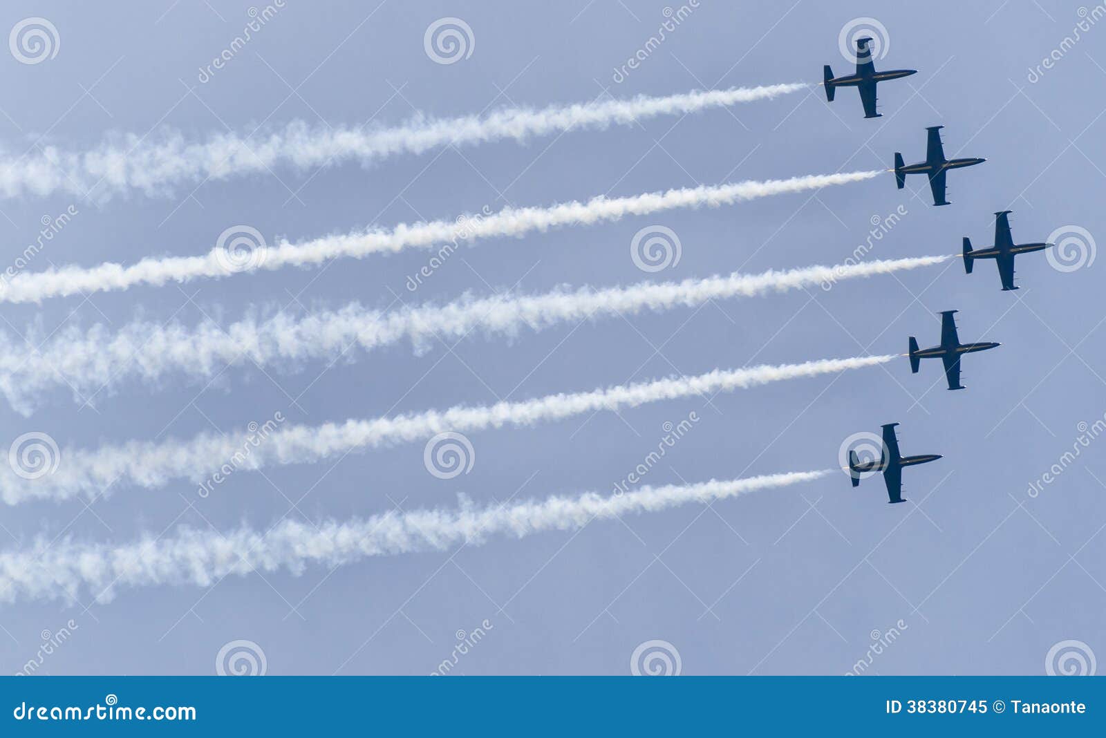 5 Planes Flying in Acrobatic Formation Stock Image - Image of team ...