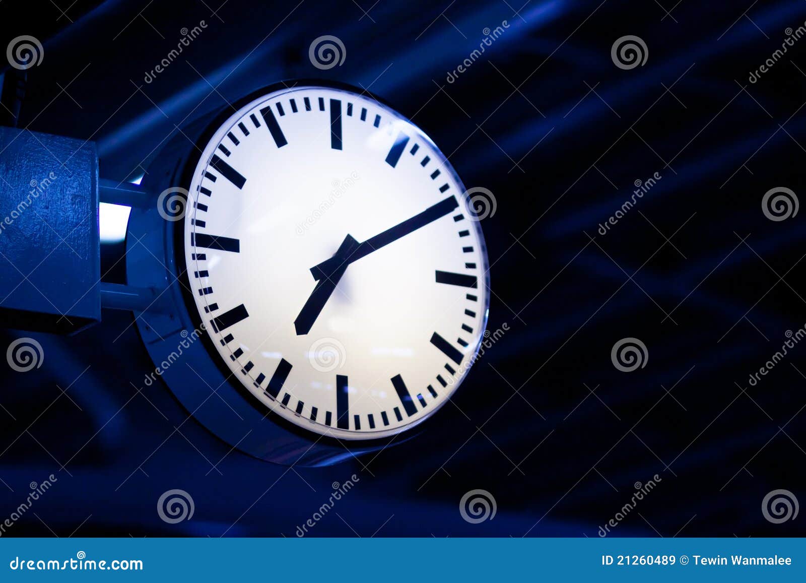 7.10 pm stock image. Image of circle, date, tick, business - 21260489