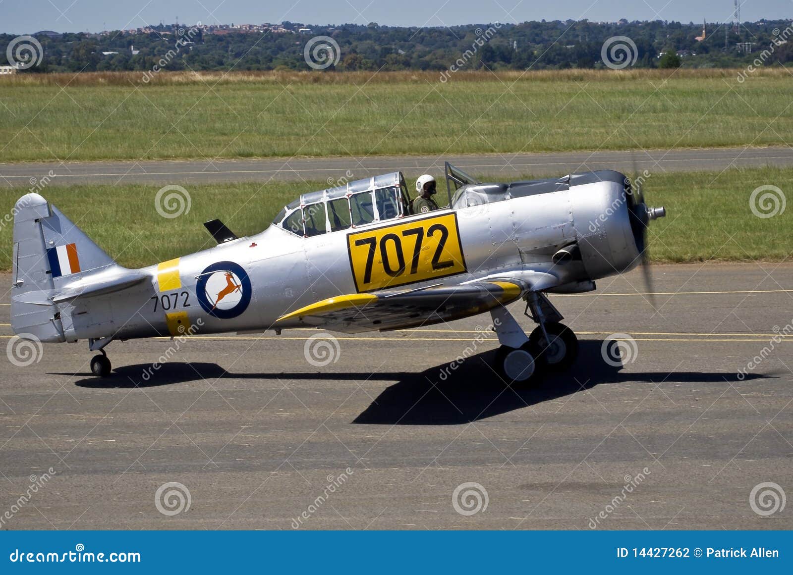 7072 - N. American at-6C Harvard Mk 4 Editorial Photography - Image of ...