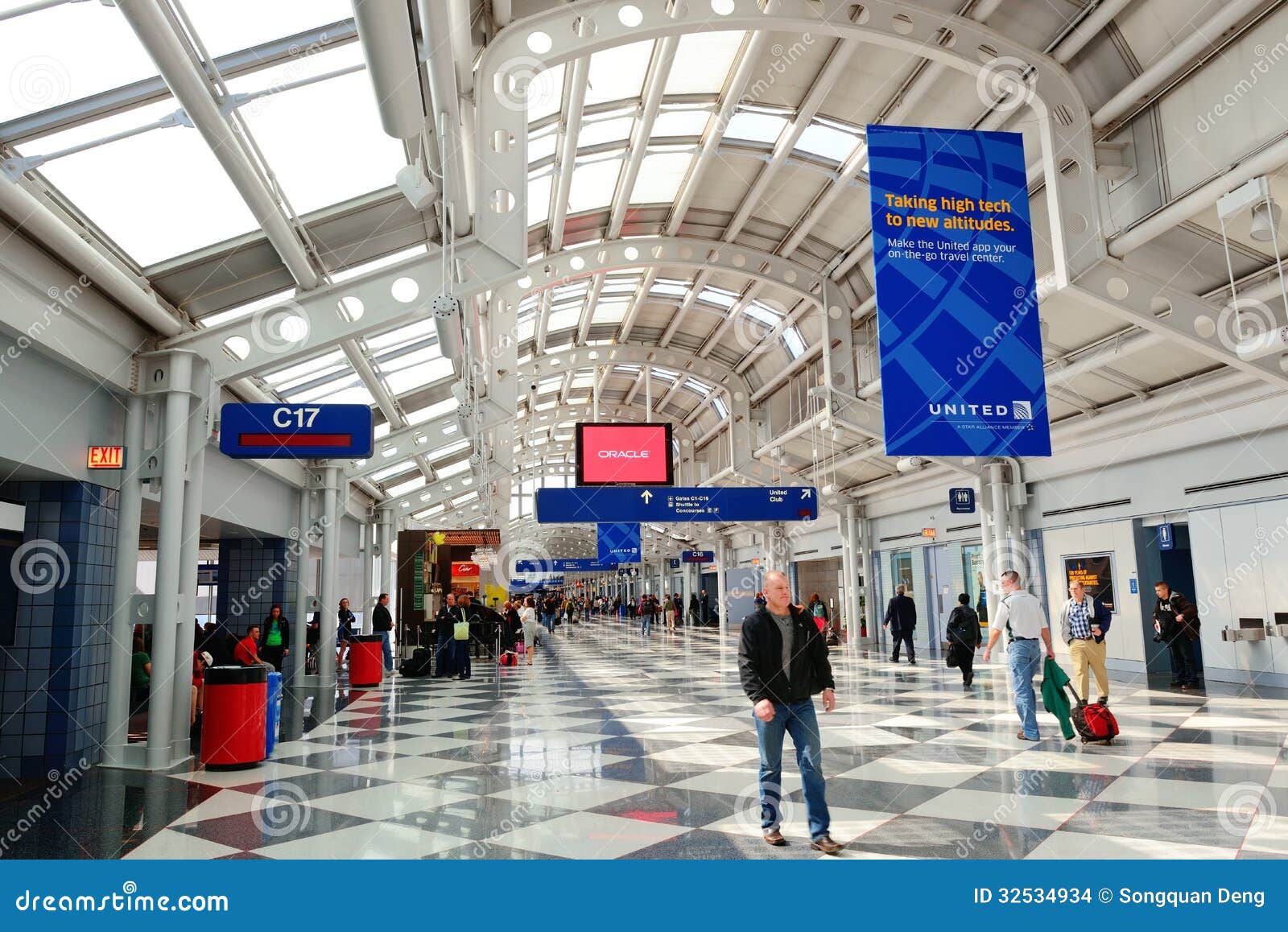 Aéroport de Chicago image stock éditorial. Image du programme - 32534934