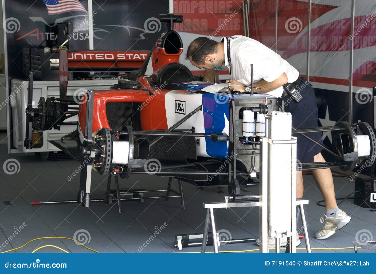 A1GP - Team USA Pit Crew Action Editorial Image - Image of prepare ...