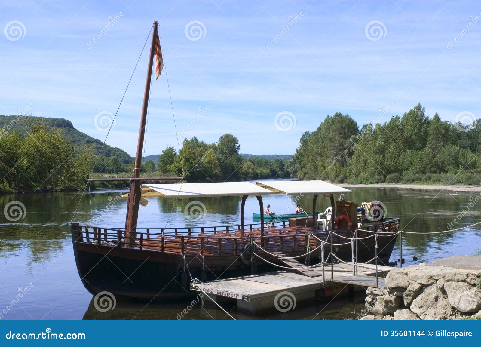 Aak op Dordogne stock foto. Image of ontdekt, handel - 35601144