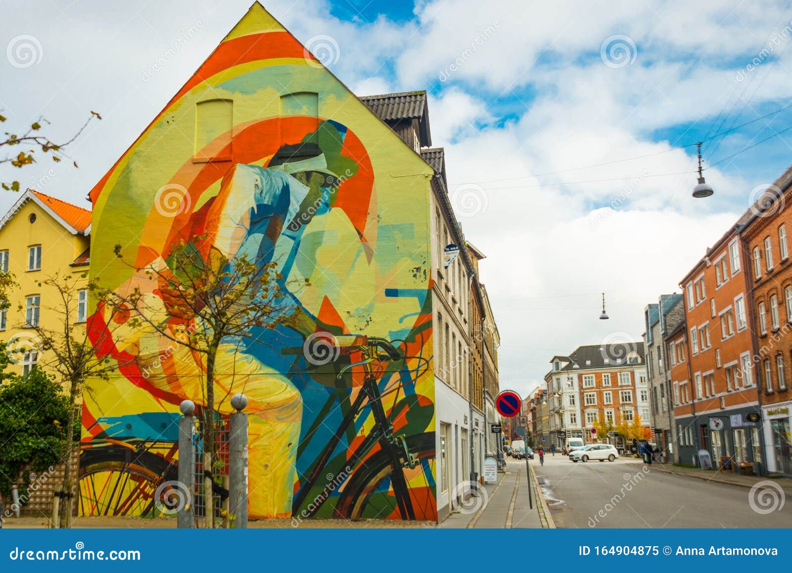 Graffiti Drawings. The Silver Wall Painted In Color Graffiti Drawing ...