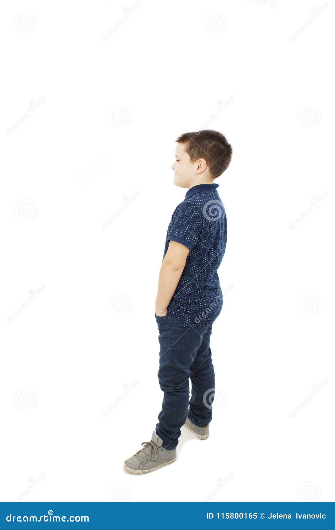 Aanbiddelijk Weinig Jongen Die Muur Bekijken Achter Mening Stock ... Aanbiddelijk Weinig Jongen Die Muur Bekijken Achter Mening Stock ...