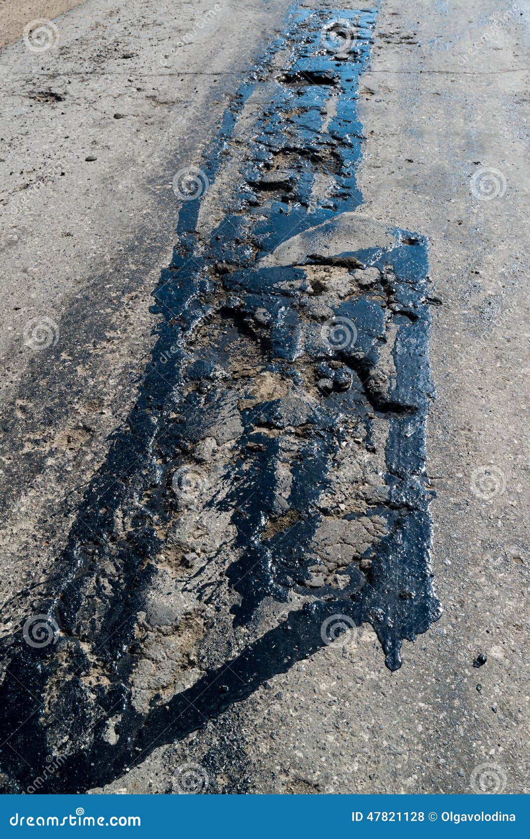 In Aanbouw Gat in Asfalt En Bitumen Stock Foto - Image of water, asfalt ...