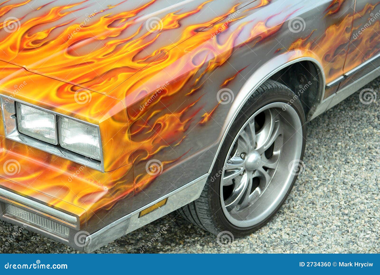 Aangepaste vlammen op auto stock foto. Image of vlammen - 2734360