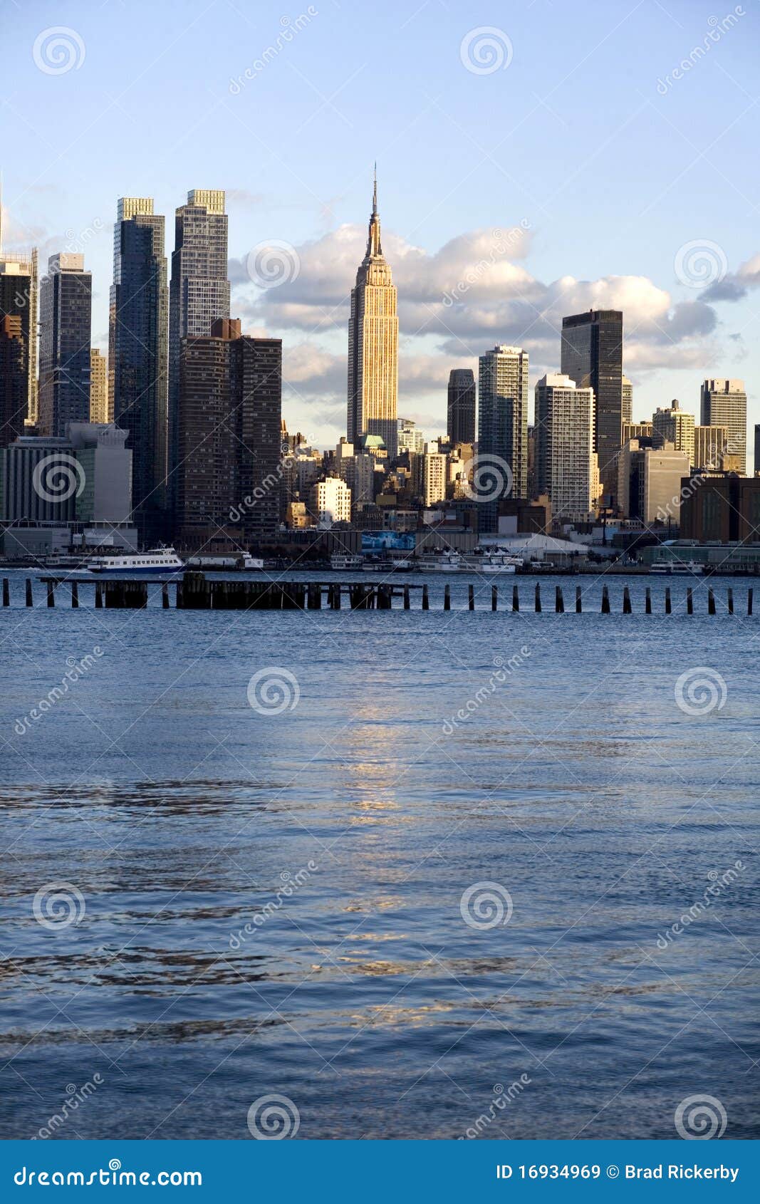 Aangestoken imperium stock afbeelding. Image of pijlers - 16934969