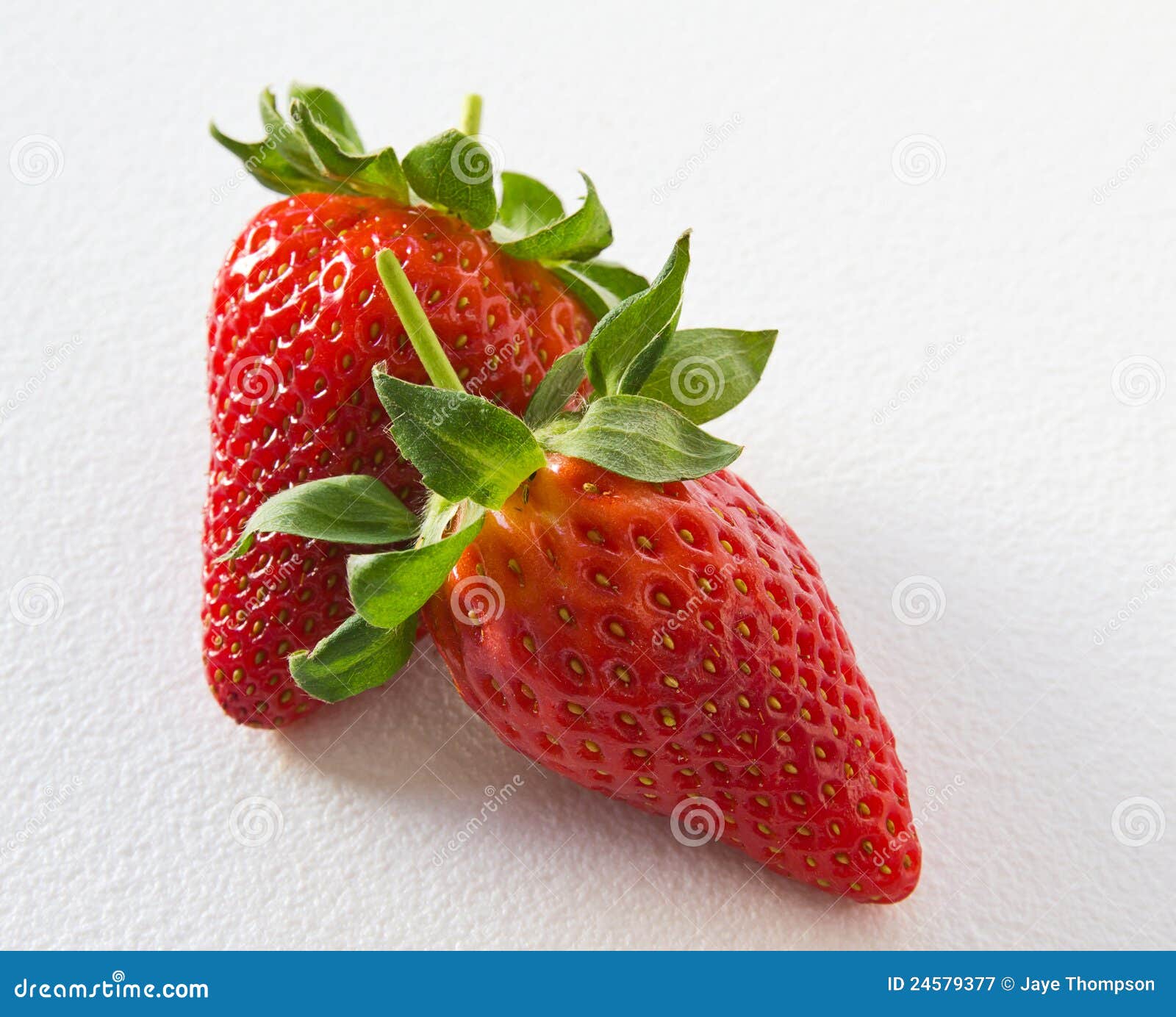 Aardbeien Op Witte Geweven Achtergrond Stock Afbeelding - Image of ...