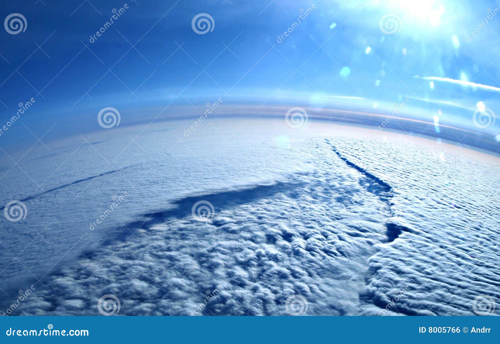 Aarde van boven de wolken stock foto. Image of tafereel - 8005766