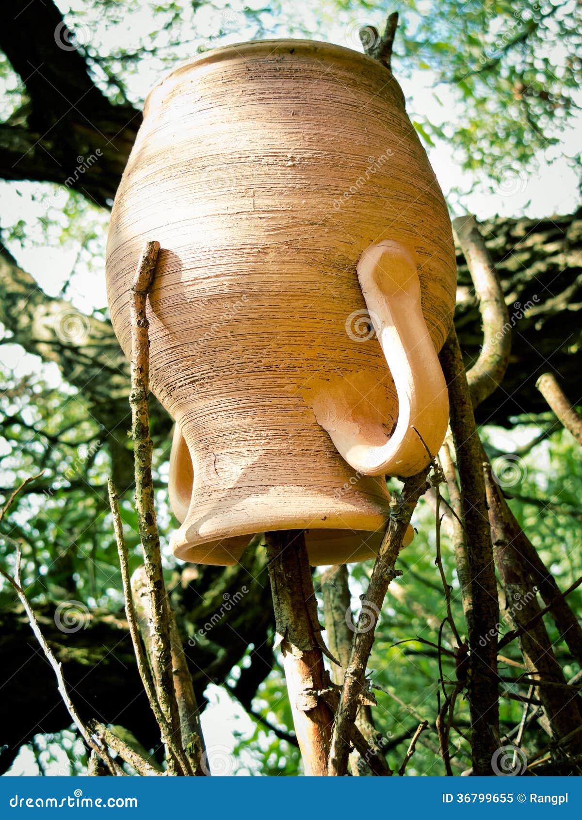 Aarden kruik - Waterkruik stock afbeelding. Image of bruin - 36799655