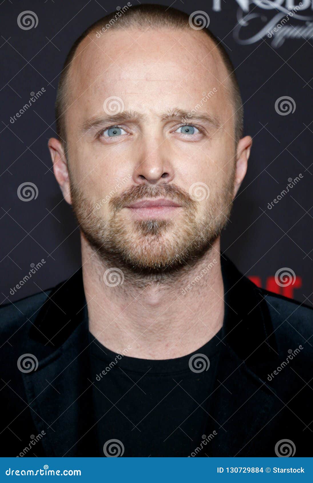 Aaron Paul imagen de archivo editorial. Imagen de rojo - 130729884