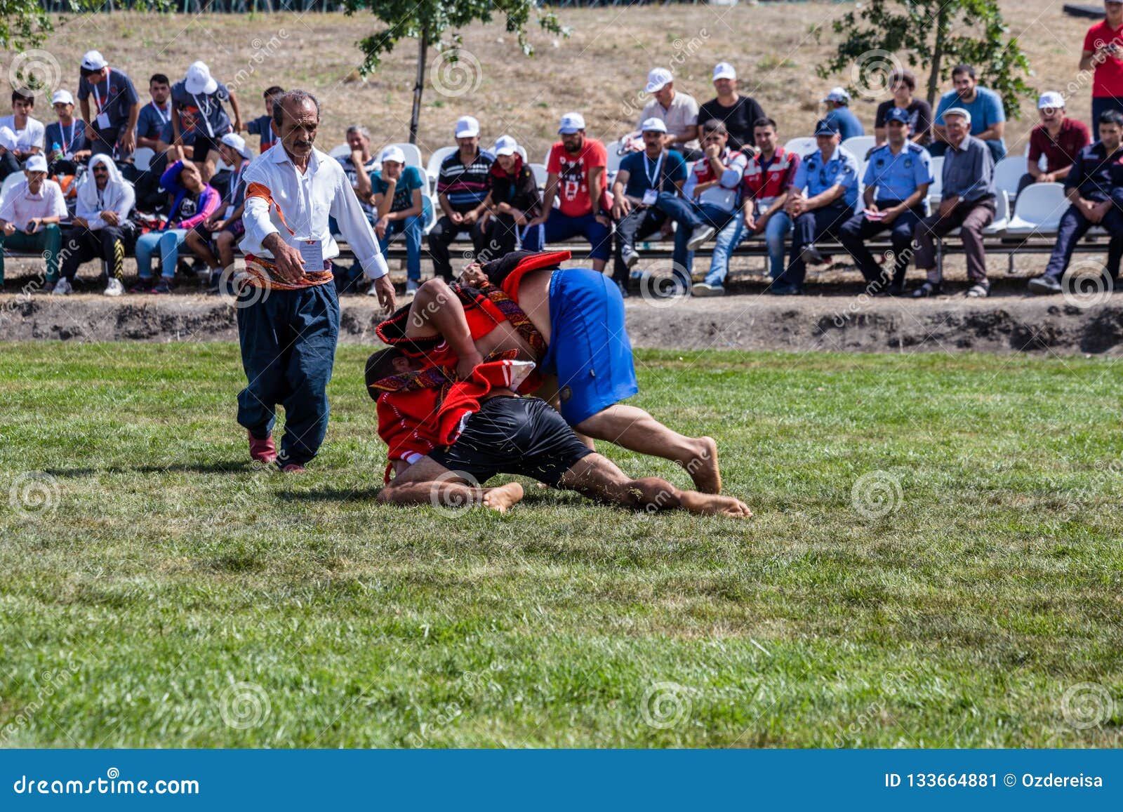 Aba Die is Het Traditionele Turkse Worstelen Worstelen Redactionele ...