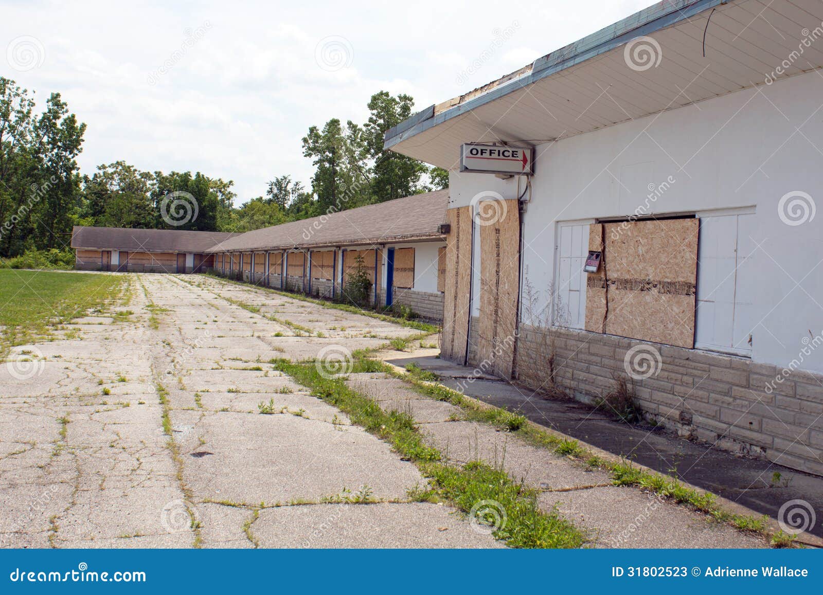 Abandoned and Boarded Up Motel Stock Image - Image of bankrupt ...