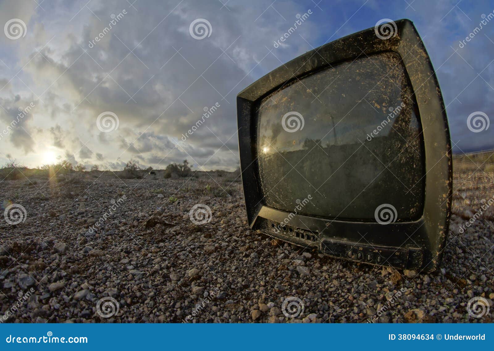 Abandoned Broken Television Stock Photo - Image of revival, color: 38094634