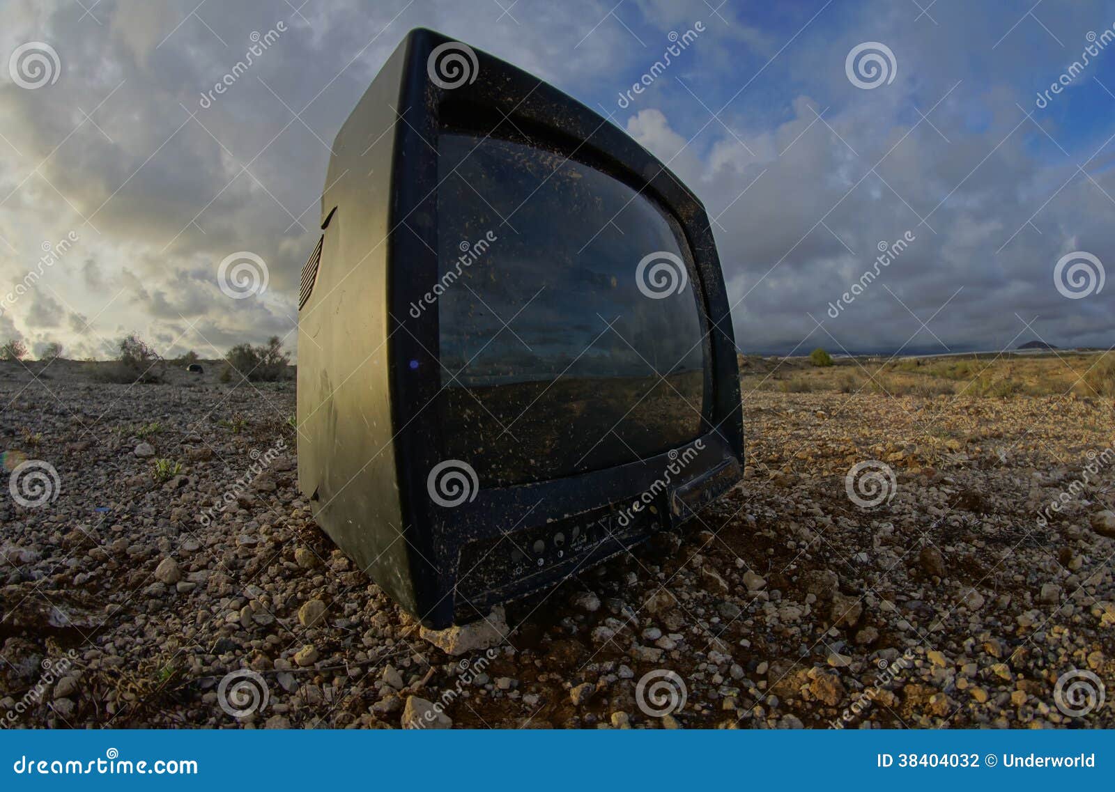 Abandoned Broken Television Stock Photo - Image of blank, messy: 38404032
