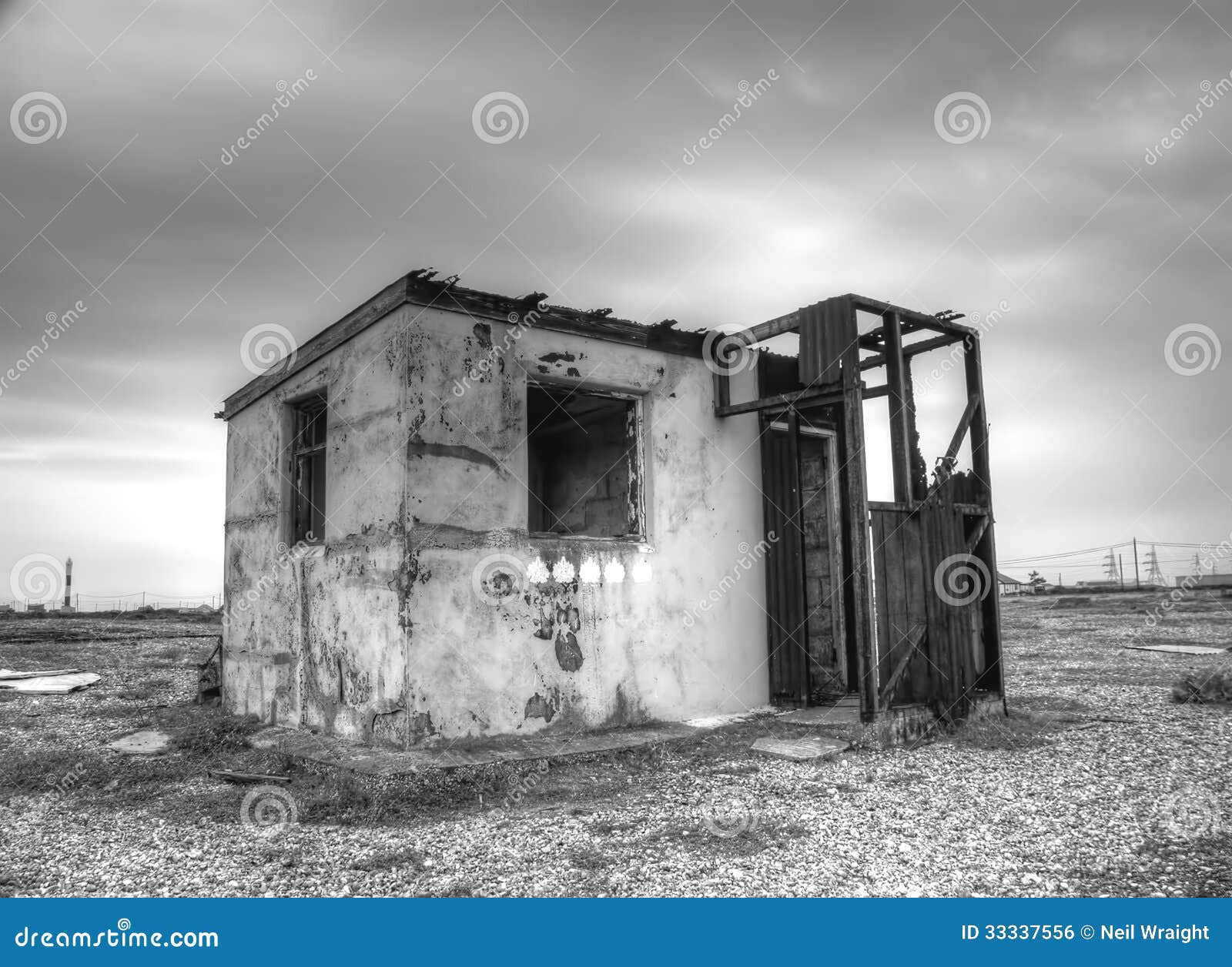 Abandoned Shack on Beach. Dungeness UK Stock Photo - Image of forgotten ...