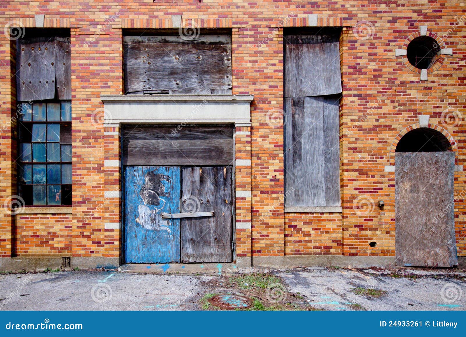 Abandoned Building Exterior Stock Image - Image of closed, facade: 24933261