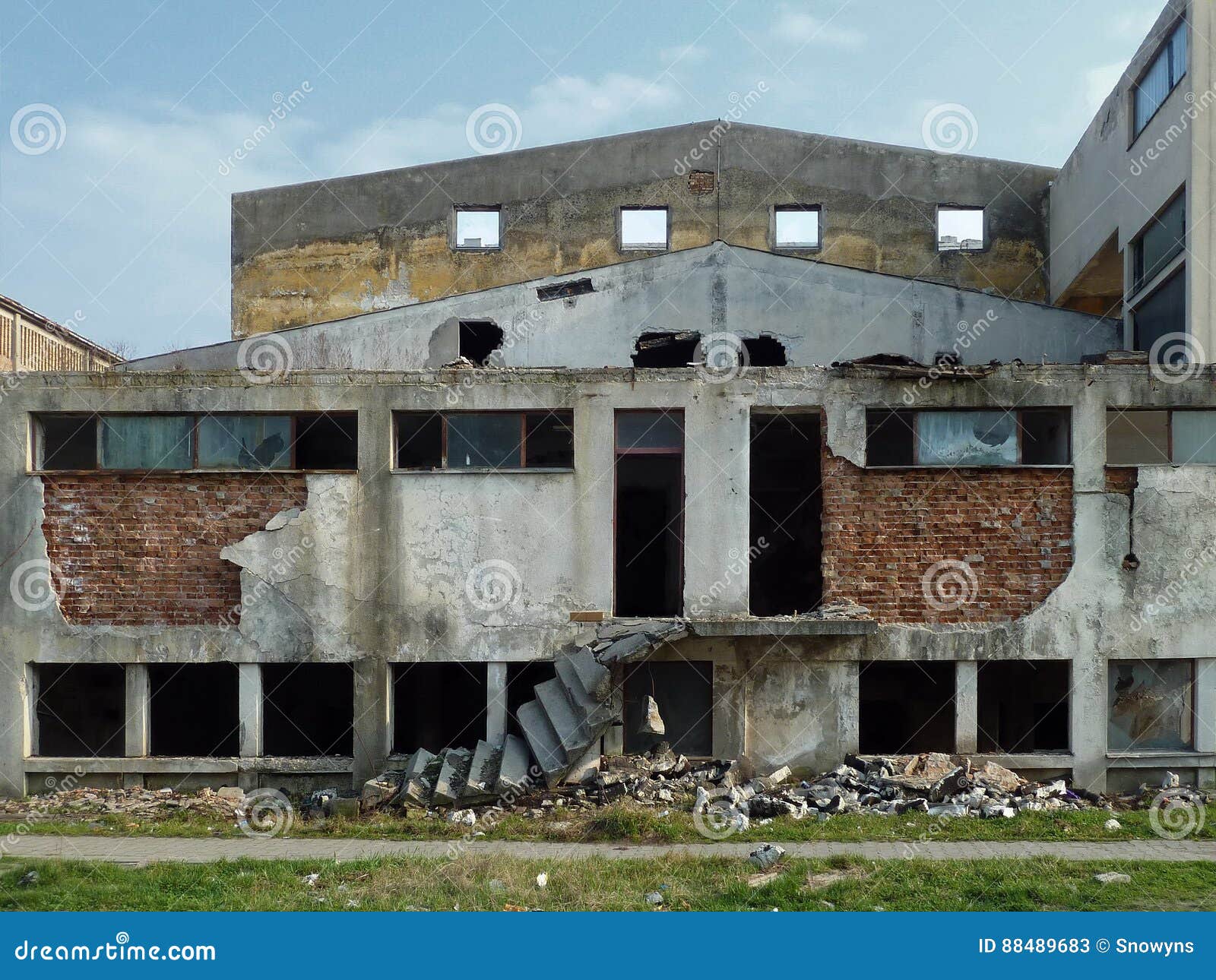 Abandoned building ruins stock image. Image of brick - 88489683