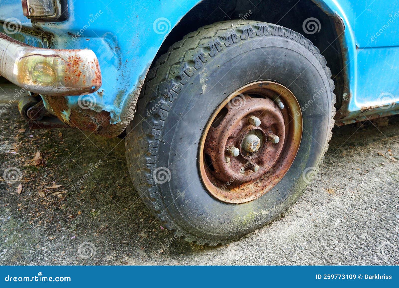 Abandoned car stock image. Image of tyre, bankrupt, damage - 259773109