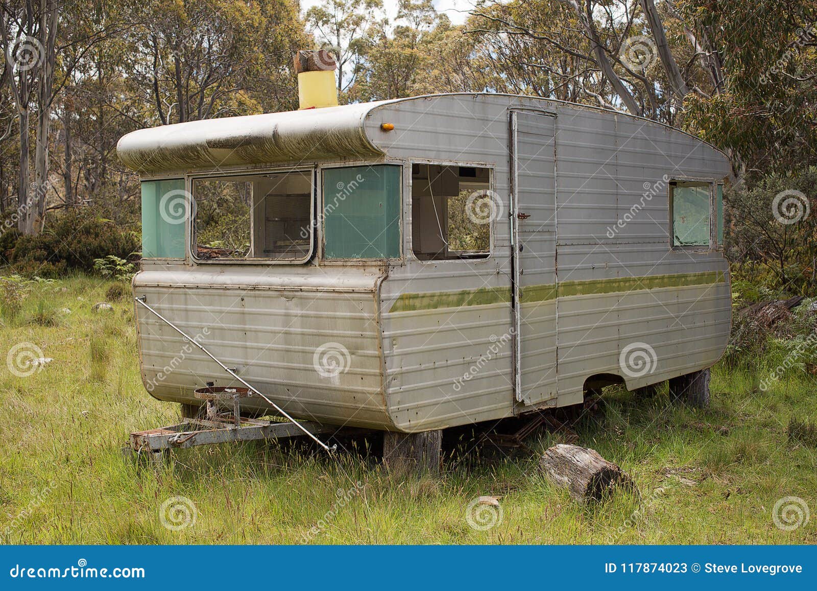 Abandoned Caravan Left in a Field Stock Image - Image of wreck ...