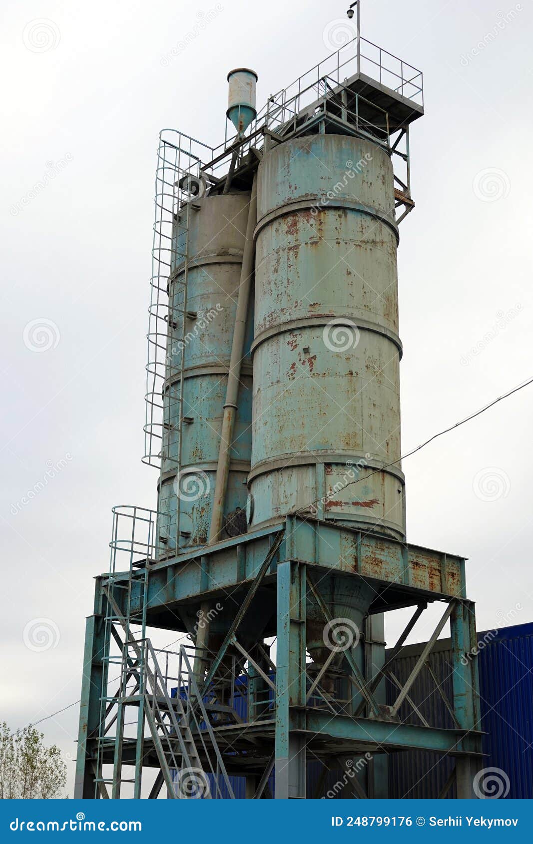 Cement Elevator For Storage Of Cement And Production Of Mixtures And ...