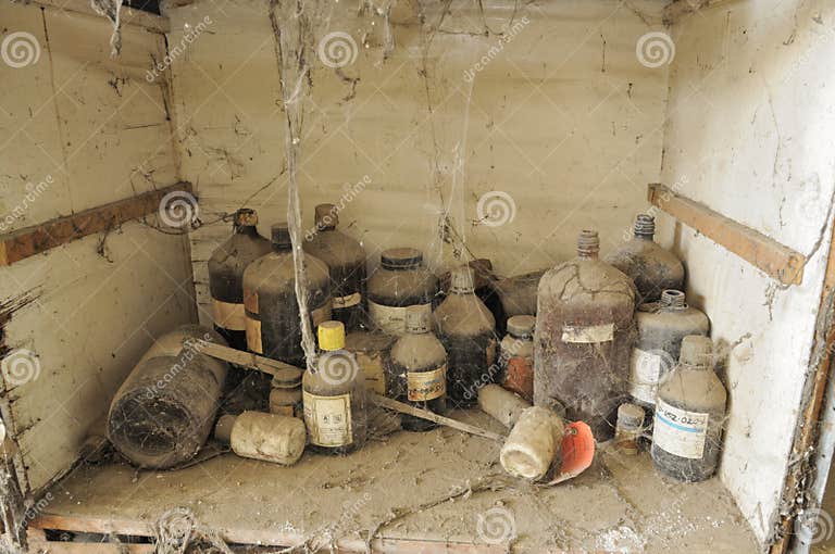 Abandoned chemical lab. editorial photo. Image of dust - 18633811