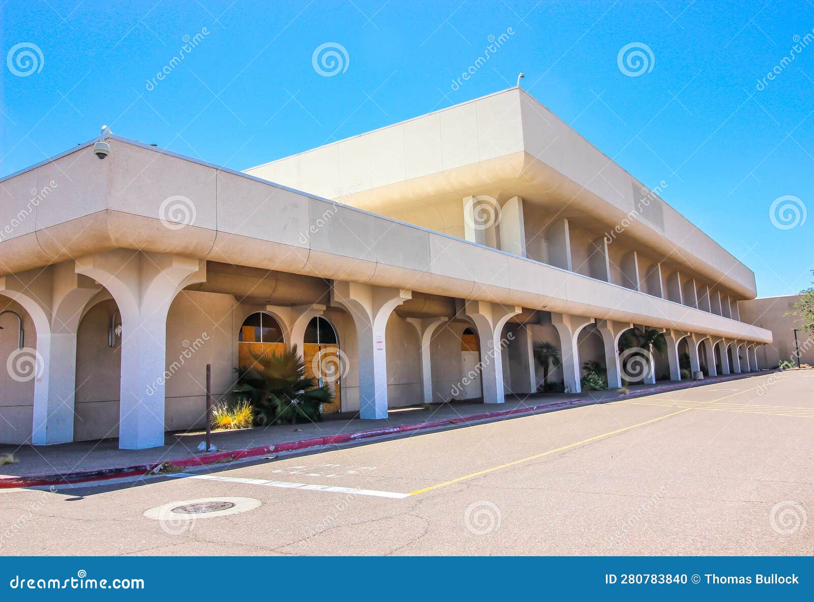 Abandoned Commercial Department Store Building Stock Photo - Image of ...