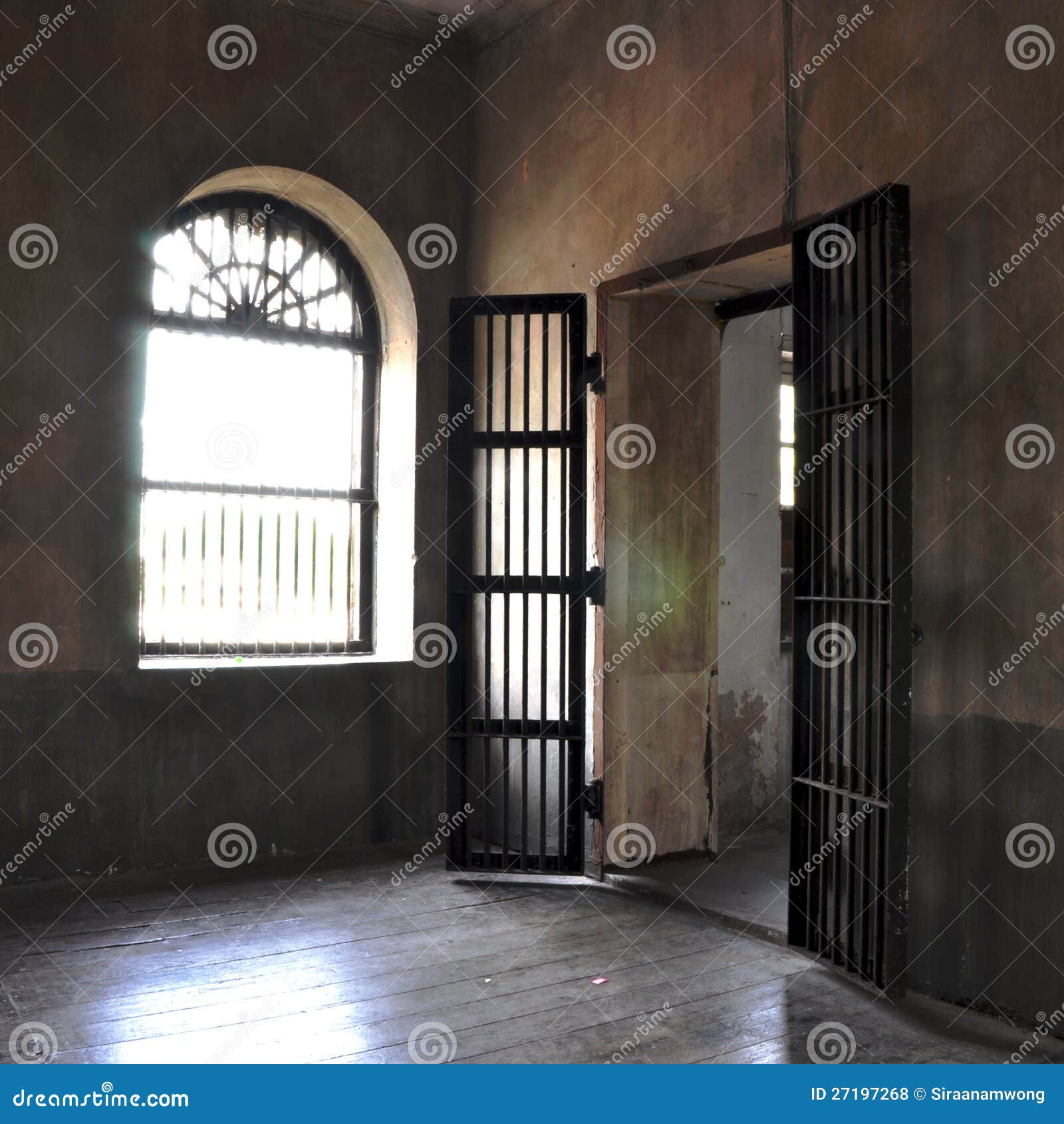 Abandoned Empty Old Dark Underground Vaulted Cellar Stock Photography ...