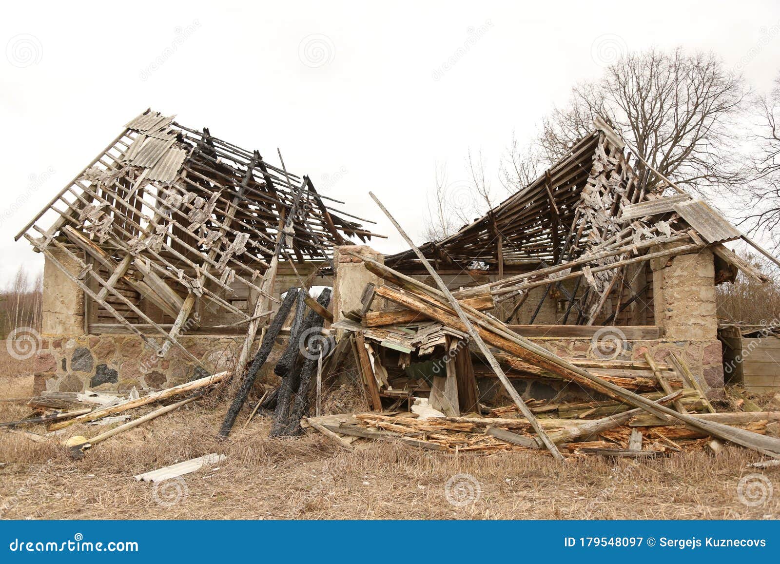 Abandoned, Falling Down House Stock Image - Image of decrepit ...