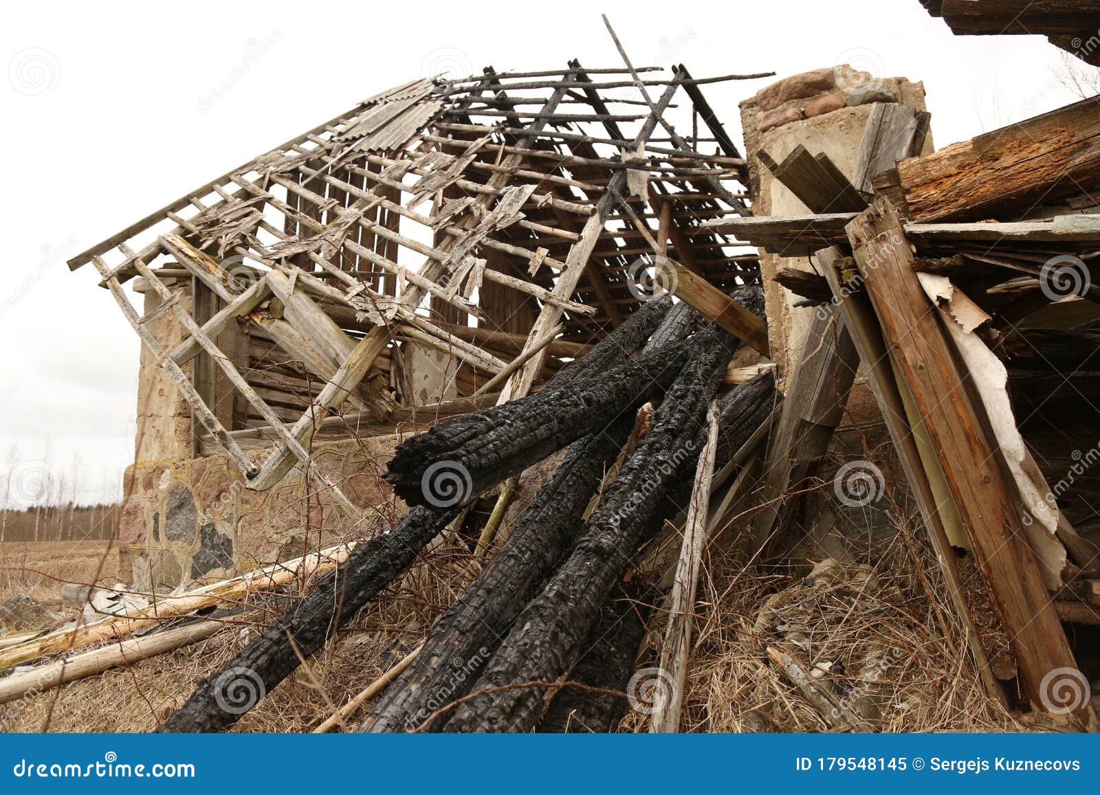 Abandoned, Falling Down House Stock Image - Image of decay, destroyed ...